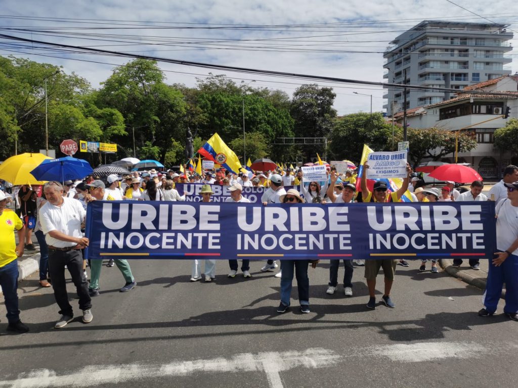 “Uribe Inocente”: Colombia y el exterior se volcaron a las calles en ...